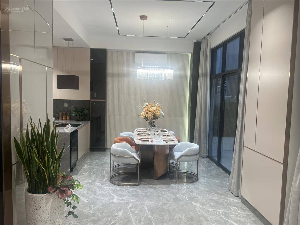 Bán gấp bt đơn lập 380m2 vinhomes riverside, giá 96 tỷ. 0944 401