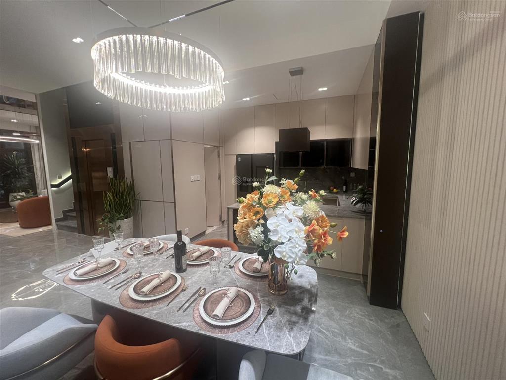 Bán gấp bt đơn lập 380m2 vinhomes riverside, giá 96 tỷ. 0944 401