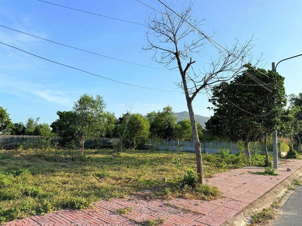 Bán đất 2300m2 sẵn 700m2 thổ cư xã phước hải tp hcm view núi hồ siêu đẹp