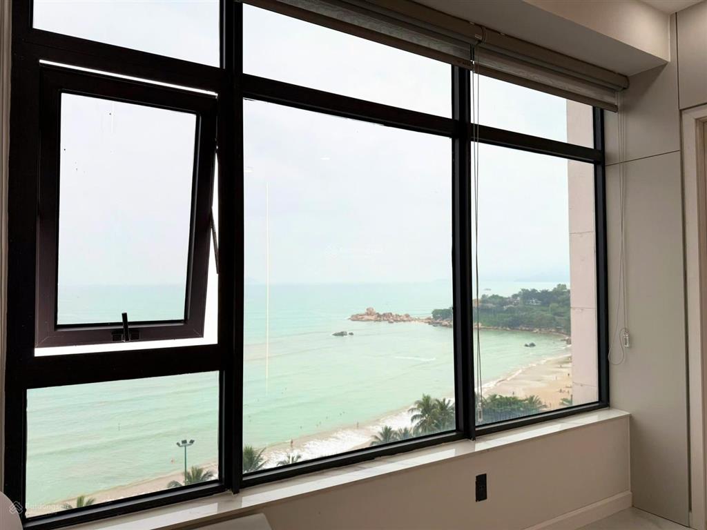 Sở hữu căn góc view biển siêu hiếm chỉ 1 bước ra biển, 1 chạm đến tiện ...