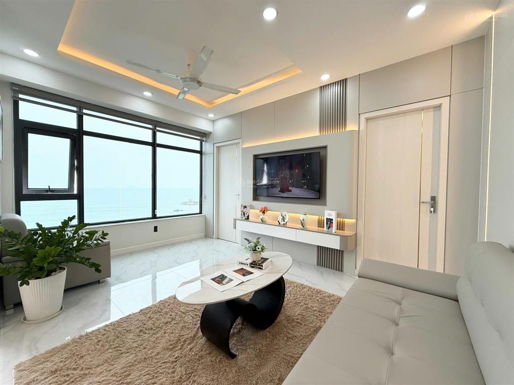 Sở hữu căn góc view biển siêu hiếm chỉ 1 bước ra biển, 1 chạm đến tiện ...
