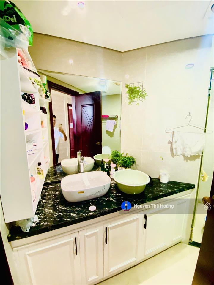 Gia đình bán căn 4n 170m tòa handi resco. tầng trung bc mát mẻ, full đồ ...