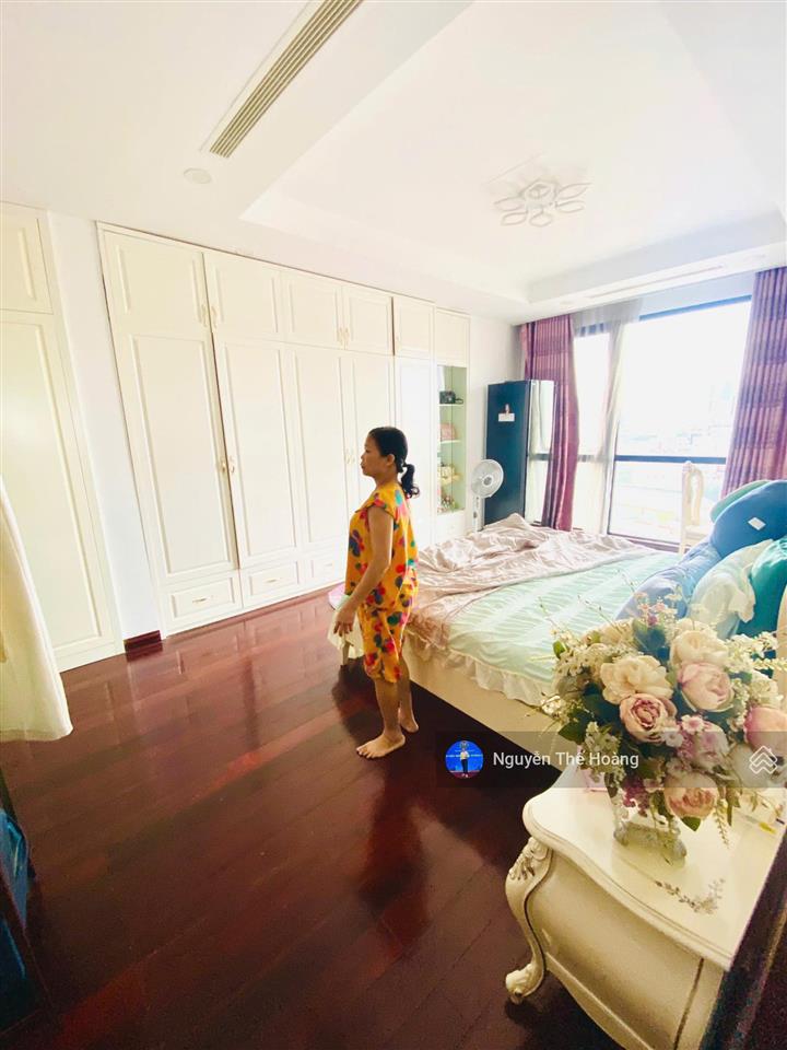 Gia đình bán căn 4n 170m tòa handi resco. tầng trung bc mát mẻ, full đồ ...