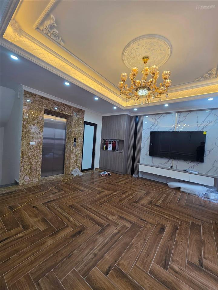 Nhà xây mới, ô tô vào nhà, lô góc, 7 tầng thang máy, thông sàn, ốp đá ...