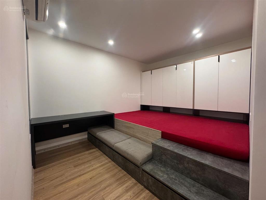 Bán tâp thể nghĩa tân , cầu giấy dt 90m2 nhà 3 ngủ nội thất full đẹp ...